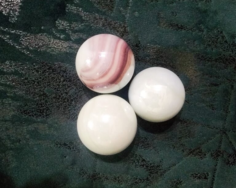 Three Vintage Marble Balls for Collectors and Decor Enthusiasts - HiFi Shop