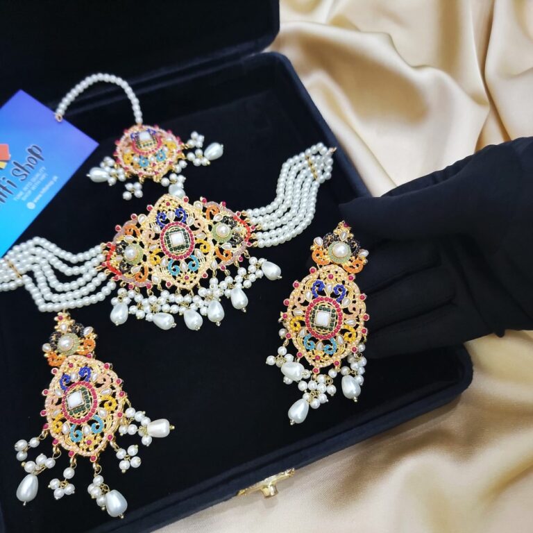 Unique Design Gold-Plated Necklace Chokar Set with Earrings and Tikka ...